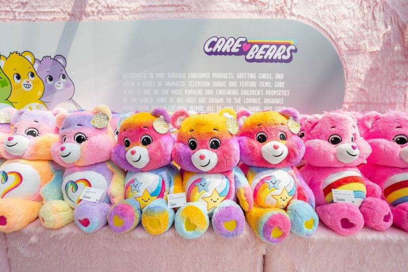 CareBears朗豪坊｜100隻公仔打卡牆+40款限量公仔+棉花糖色打卡位 | 親子好去處 | Sundaykiss 香港親子育兒資訊共享平台